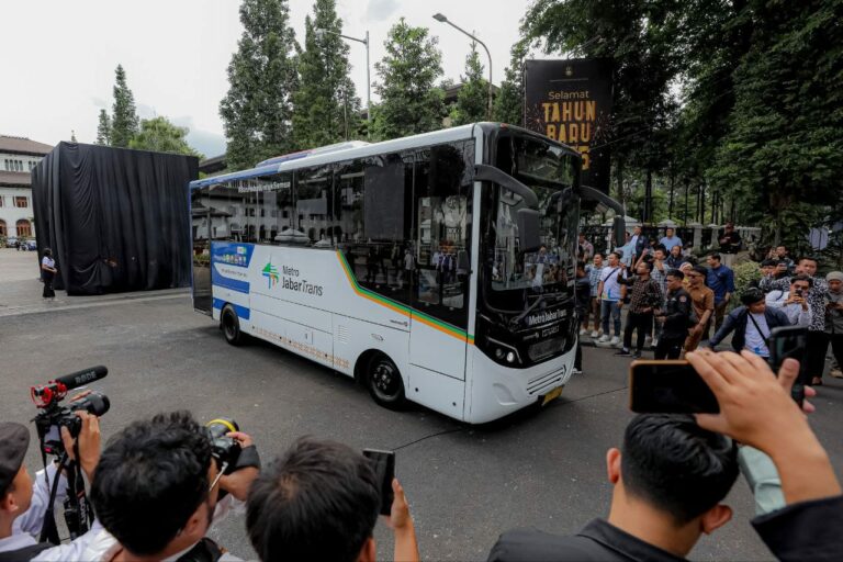 Metro Jabar Trans: Transportasi Massal Bandung Raya Resmi Diluncurkan ...