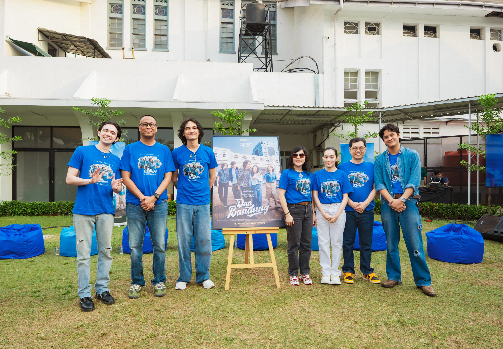 Verona Films Rilis Teaser Trailer dan Poster Film Dan Bandung, Kisah ...